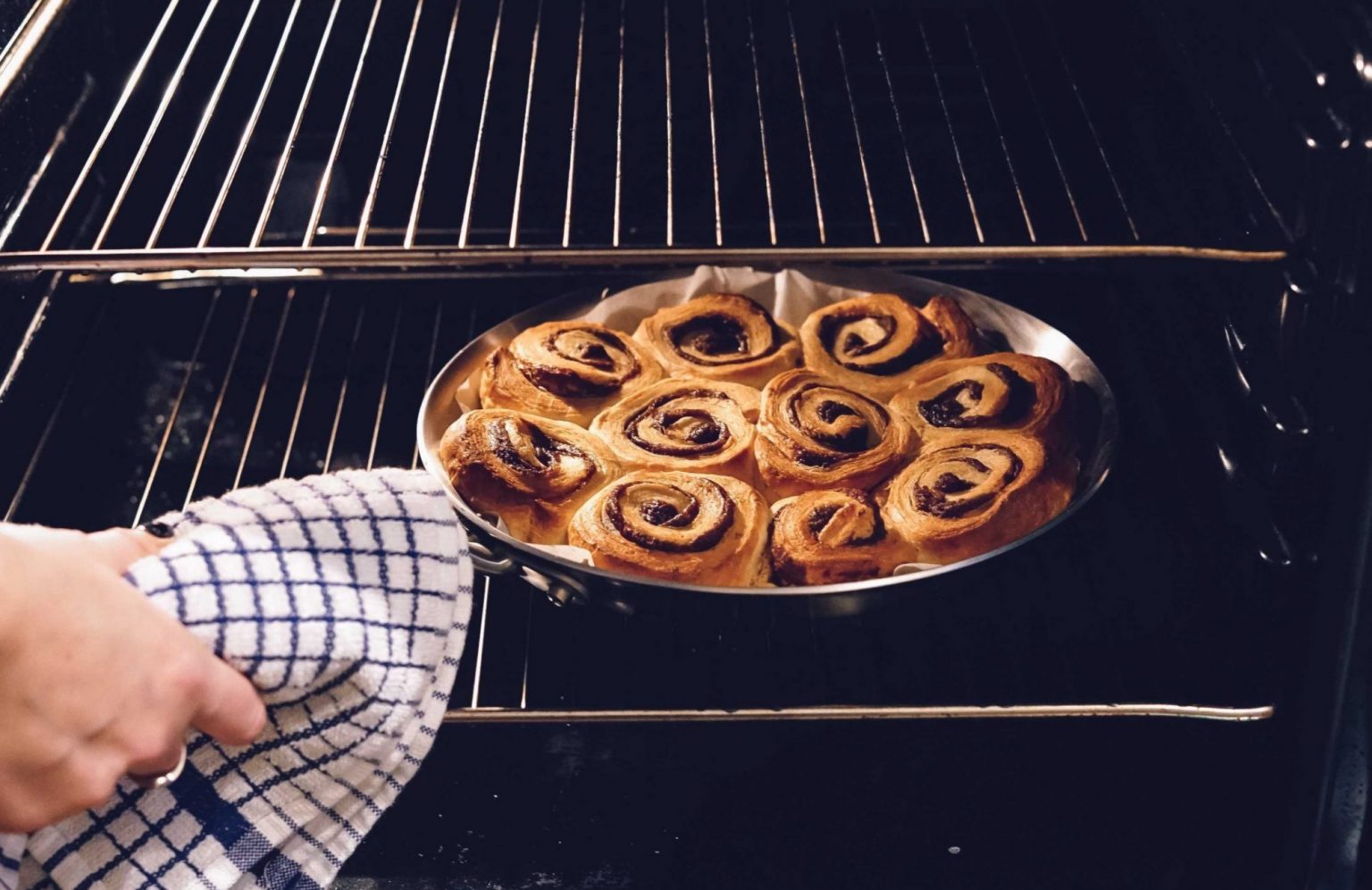 Is Parchment Paper Safe: In Oven, Cooking, Toxicity & Burning ...