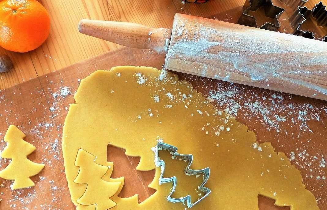 How to Use A Biscuit Cutter (Right Way) - Kitchenfeeds