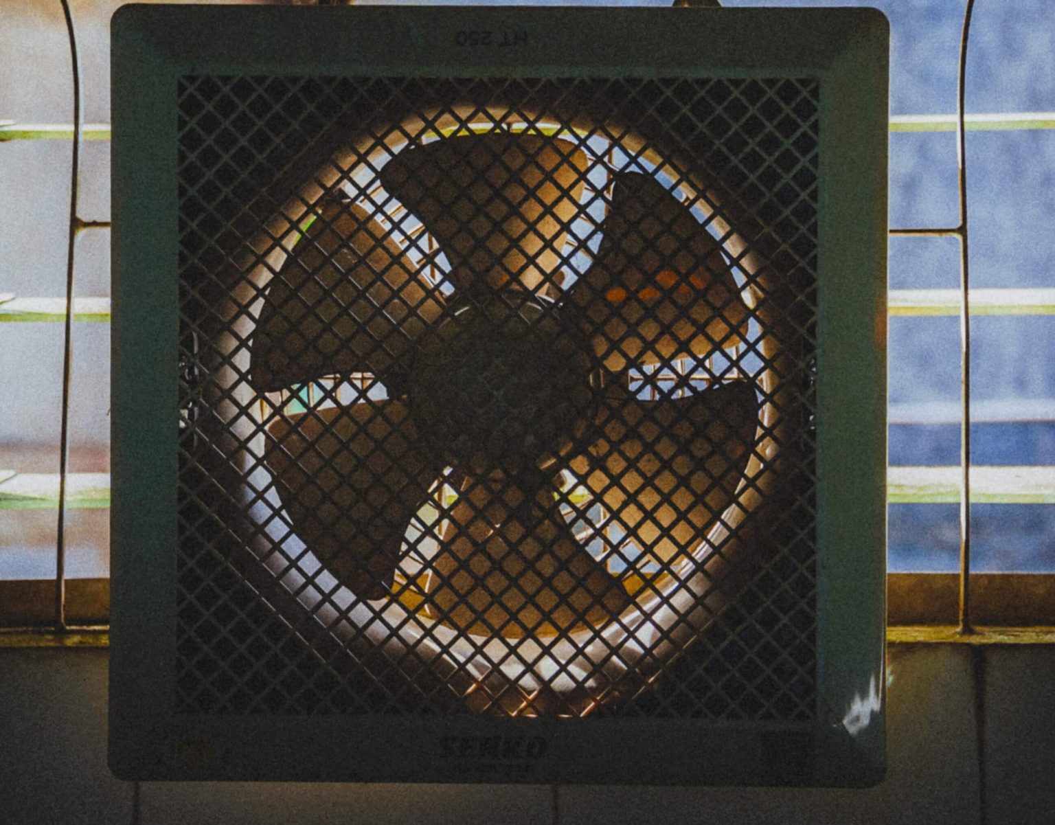 How to Install a Kitchen Exhaust Fan (Step-by-Step) - Kitchenfeeds