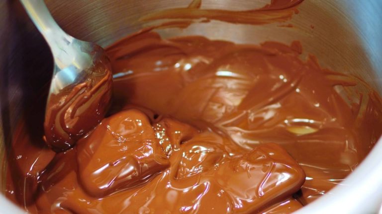 What Is A Double Boiler & How To Use It? - Kitchenfeeds